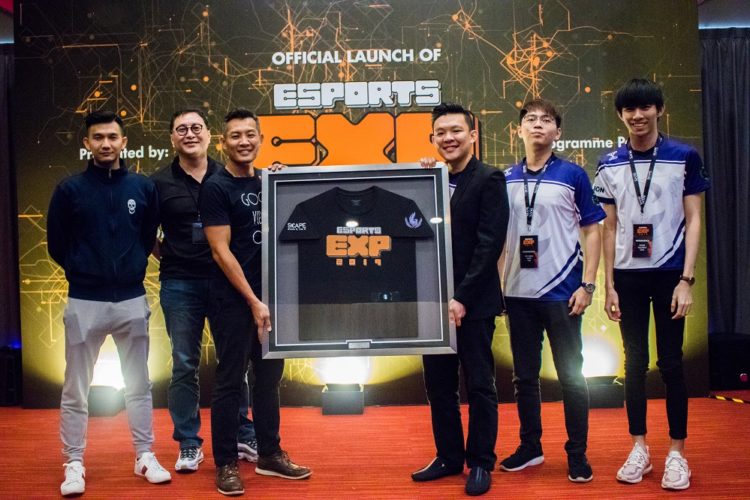 L to R FIFA gamer Chiang Wen Jun, SCAPE Executive Goh Kok Wee, SCAPE ...